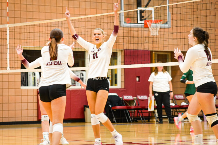 Lumberjack volleyball falls to Oakland CC in three hard-fought sets ...
